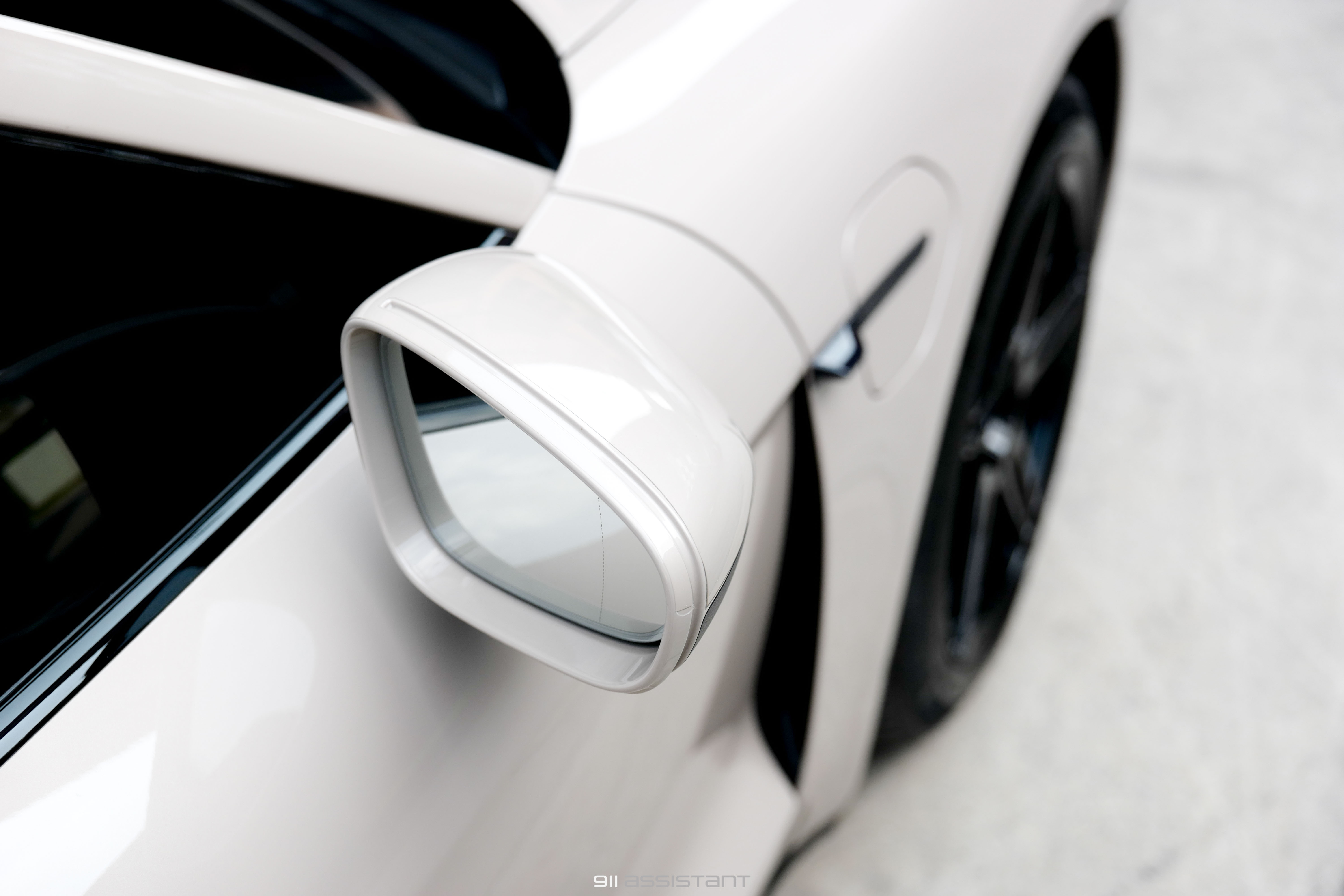 PORSCHE TAYCAN 4S - 911 Assistant